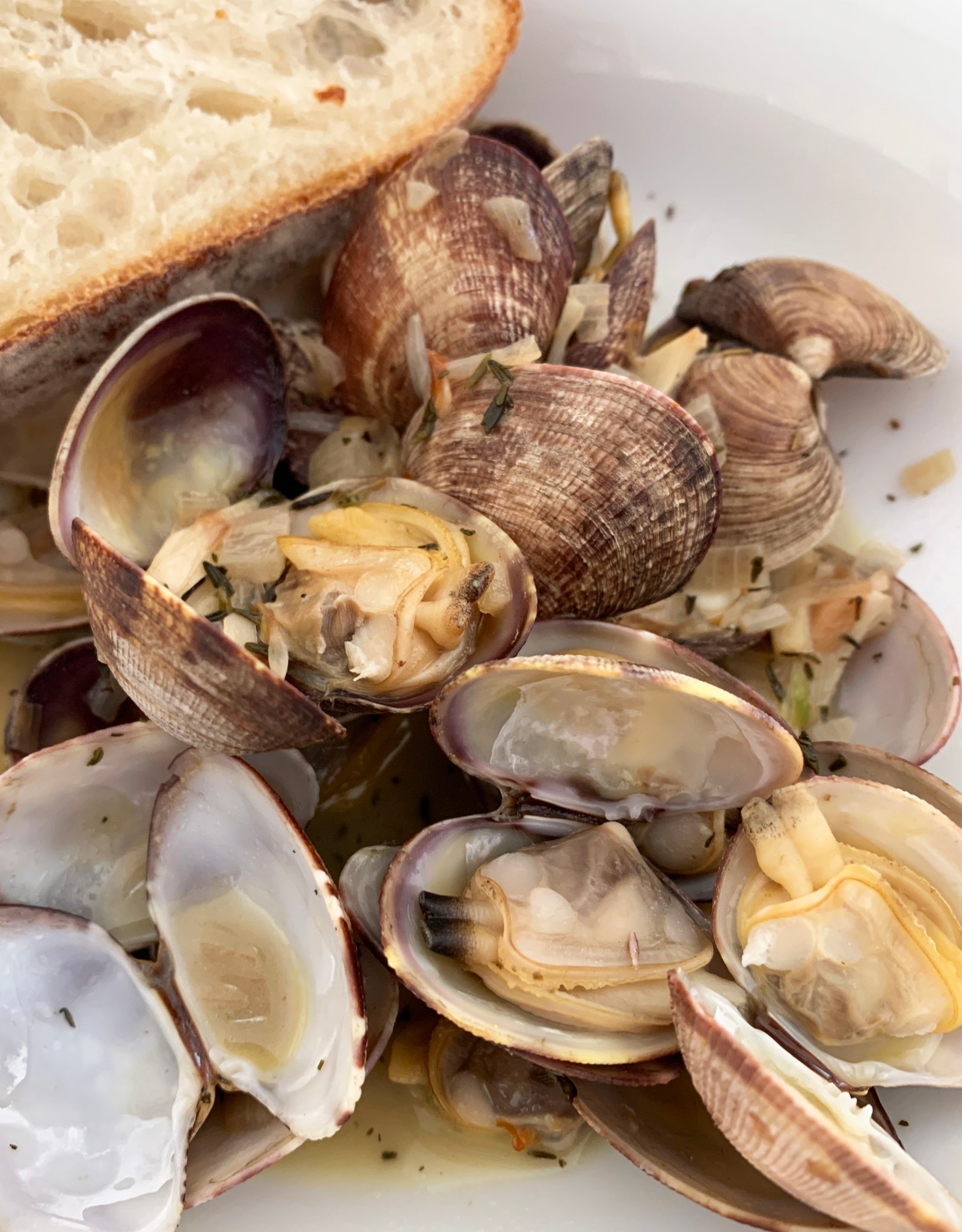 Garlicky Steamed Clams | In the kitchen with Kath